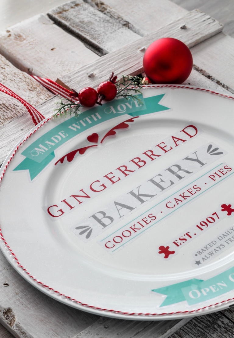 DIY Christmas Farmhouse Baking Sign - Pallet and Pantry